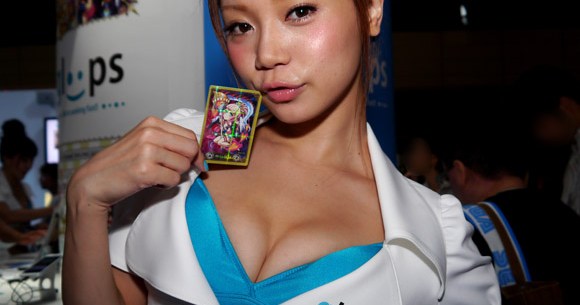 [B! コンパニオン] 【TGS2012】ソーシャルゲーム「gloops」のコンパニオンがセクシーすぎて全然ゲームに集中できないッ!!