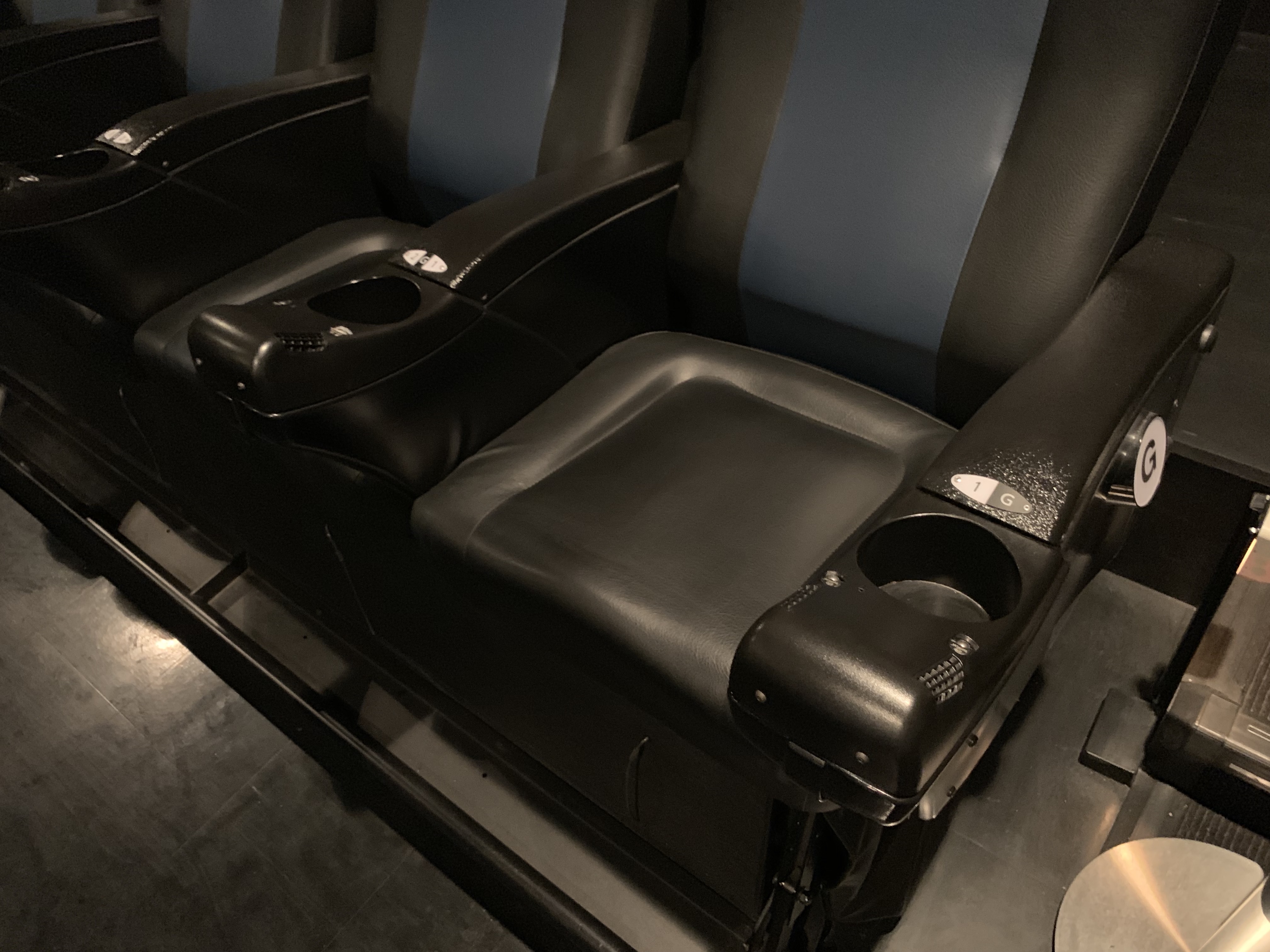 乗り物に酔いやすい体質だけど「MX4D」を観に行ってみた！「4DX」との違いは？ 『映画 刀剣乱舞』 | ロケットニュース24