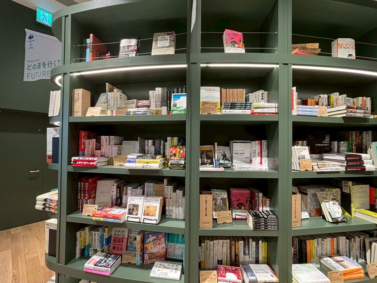 【極楽】虎ノ門ヒルズ「magmabooks（マグマブックス）」で異世界読書してきた / 1時間1800円の有料ラウンジも！ | ロケットニュース24